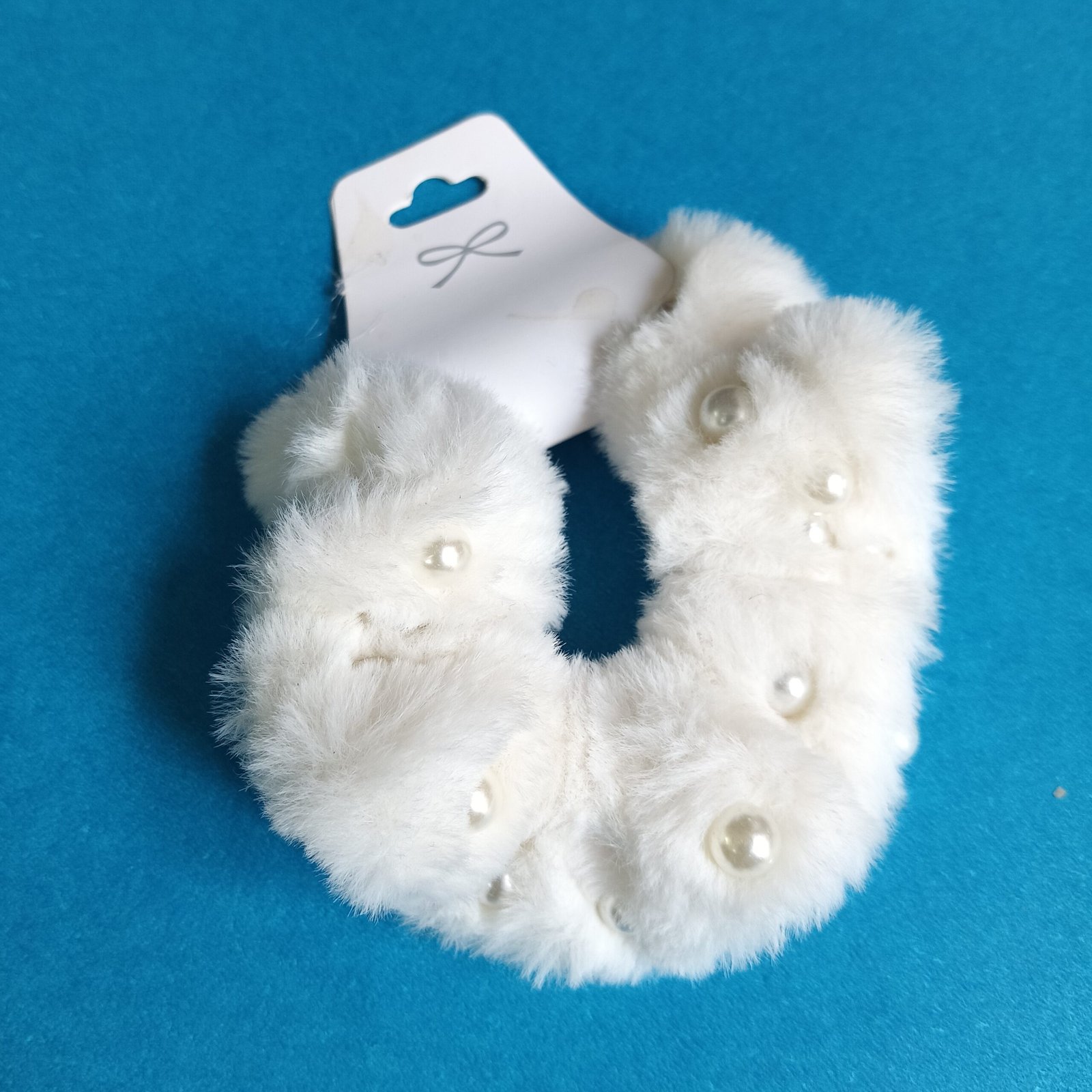 WHITE FUR SCRUNCHIE WITH PEARLS